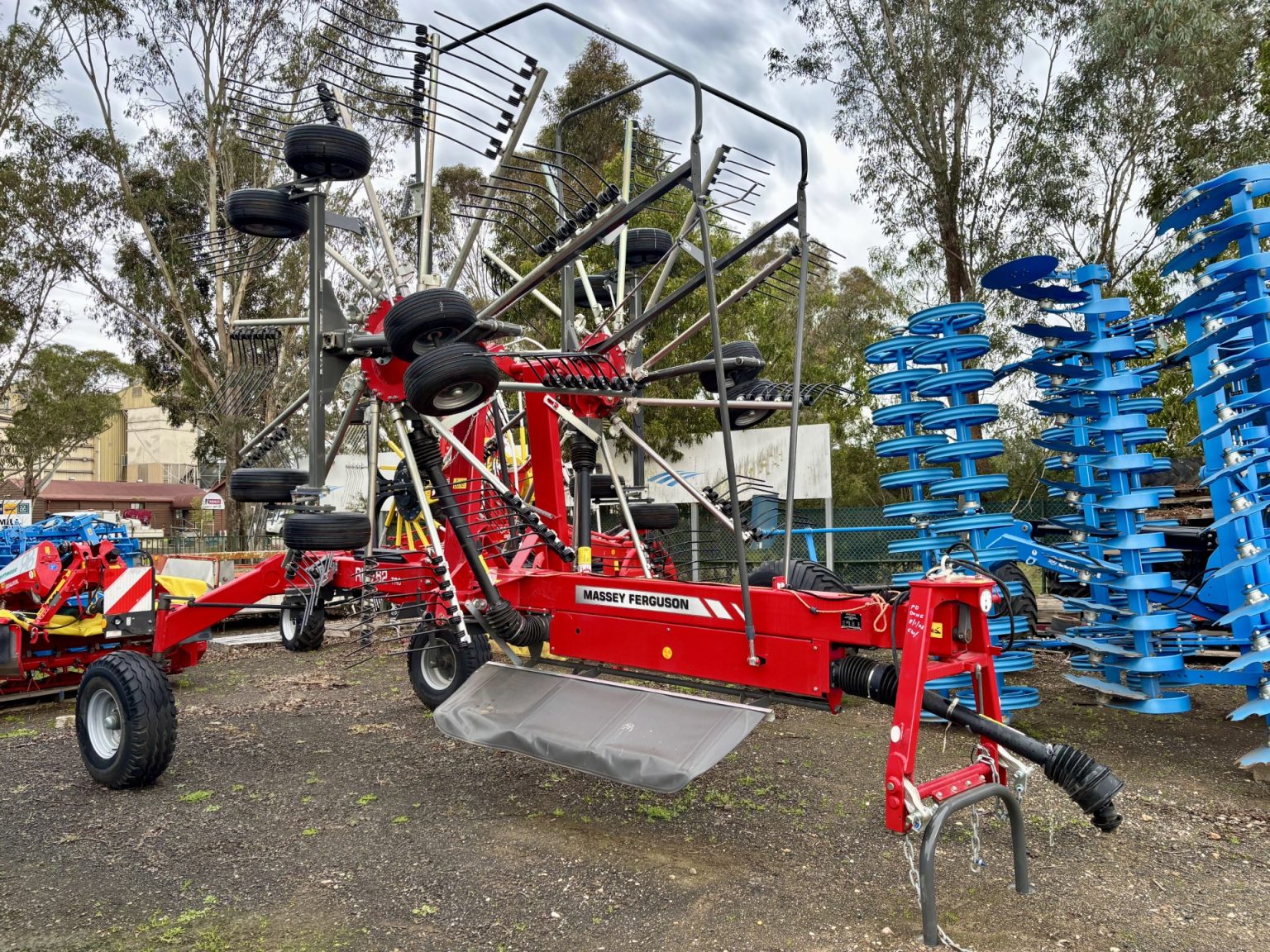 MASSEY FERGUSON RK 762 ROTARY RAKE – Donalda Motors